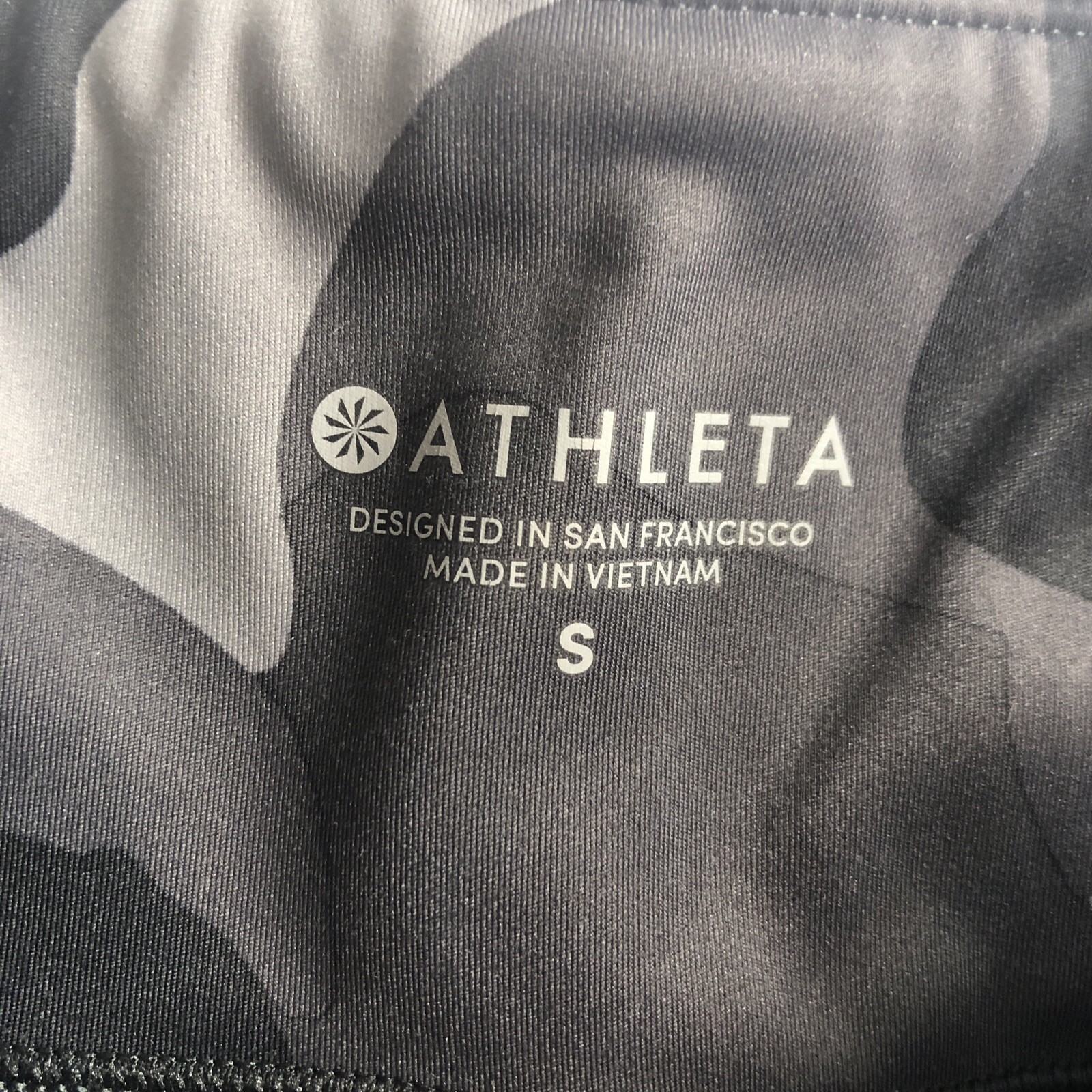 Athleta women’s Black Gray Camo Print Leggings Side Zipper Pockets ...