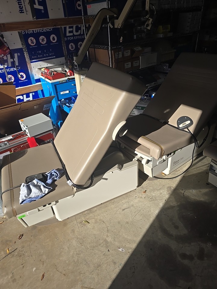 Midmark Power Exam Chair /Table Model 222-016 Adjustable Height good ...