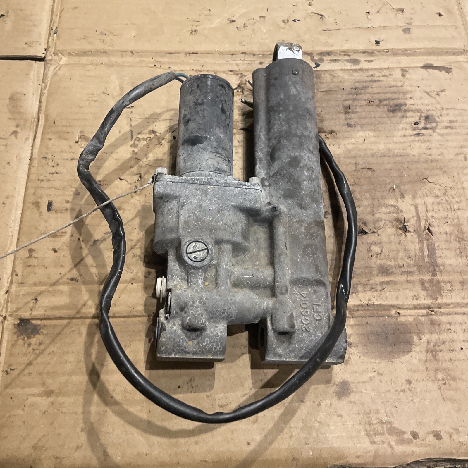 Mercury Mariner Yamaha 40 50 HP 4 Stroke Power Tilt Trim Assembly ...