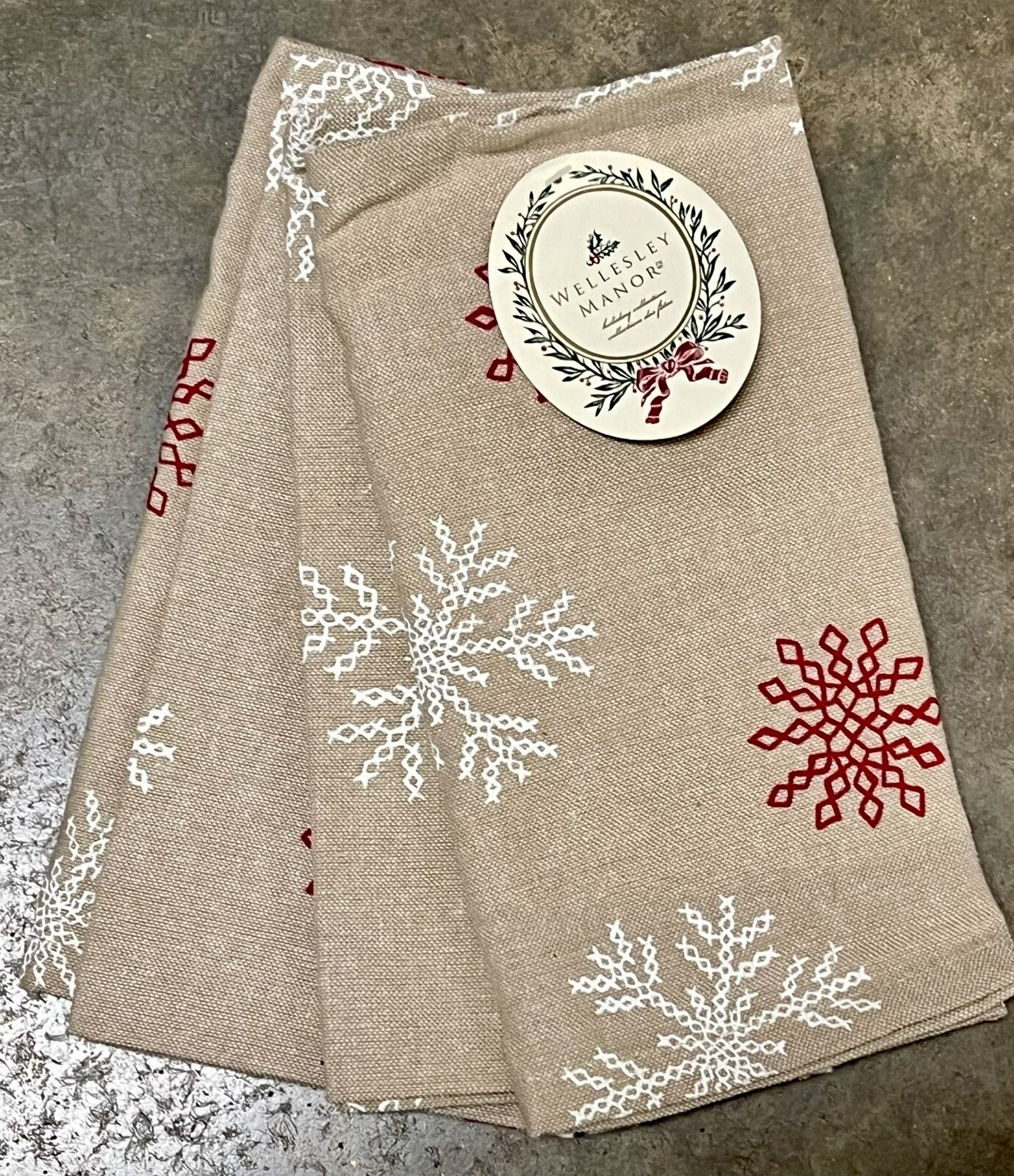Wellesley Manor Tan With Red & White Snowflakes Cloth Napkins Set 4 | eBay