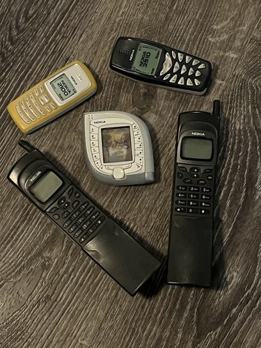 Nokia 8110 Matrix Banane Einzelstück Tasten Handy 2 STÜCK Vintage RAR ...