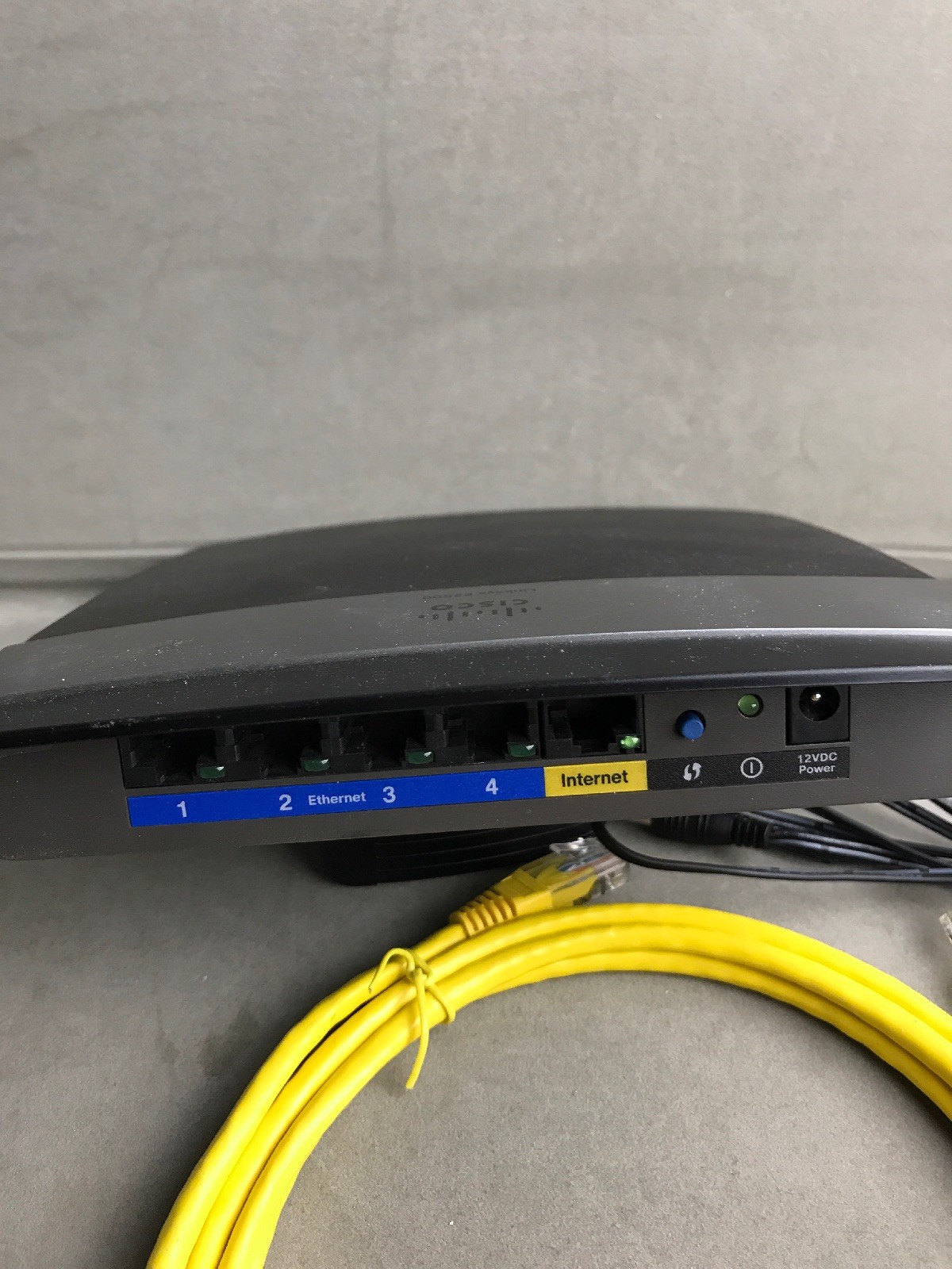 Linksys (Cisco) E2500 4-Port N600 Dual-Band Wireless Router ...