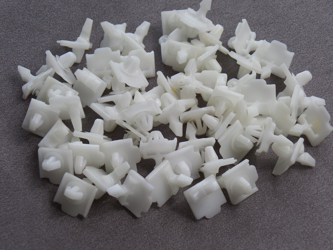 20 Klammern Clips Beplankung Zierleisten für Mercedes W124 S124 W201 ...