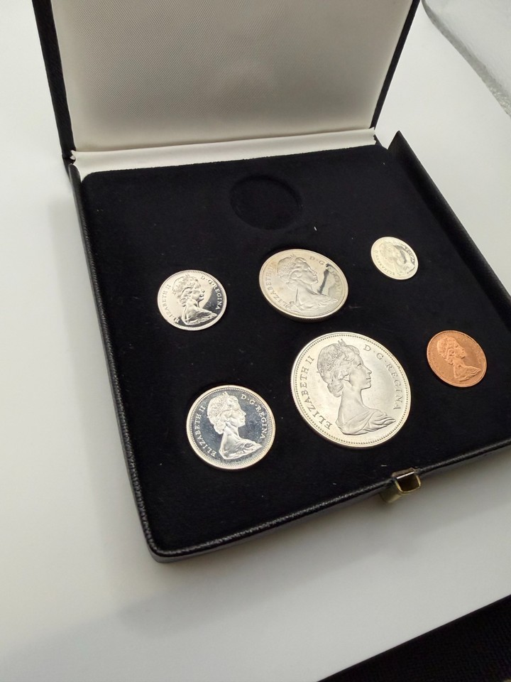 1967 COMMEMORATIVE SET IN ORIGINAL RCM CASE MINT CONDITION "CAMEO"s ...