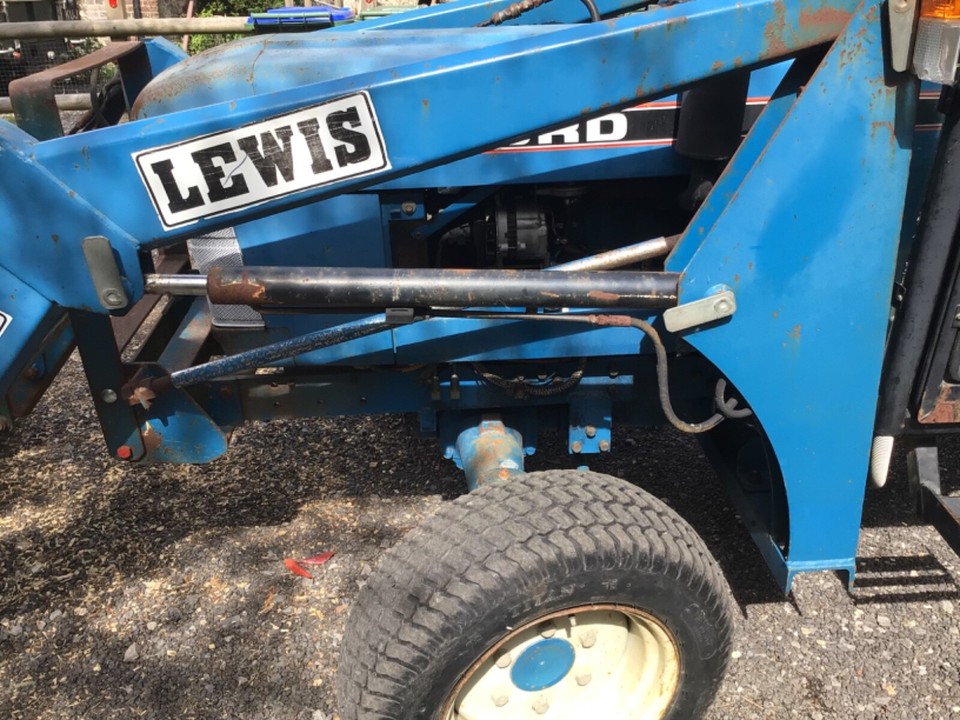 FORD/NEW HOLLAND COMPACT TRACTOR 2120, 40hp, FULL CAB & LOADER , 2/4WD ...