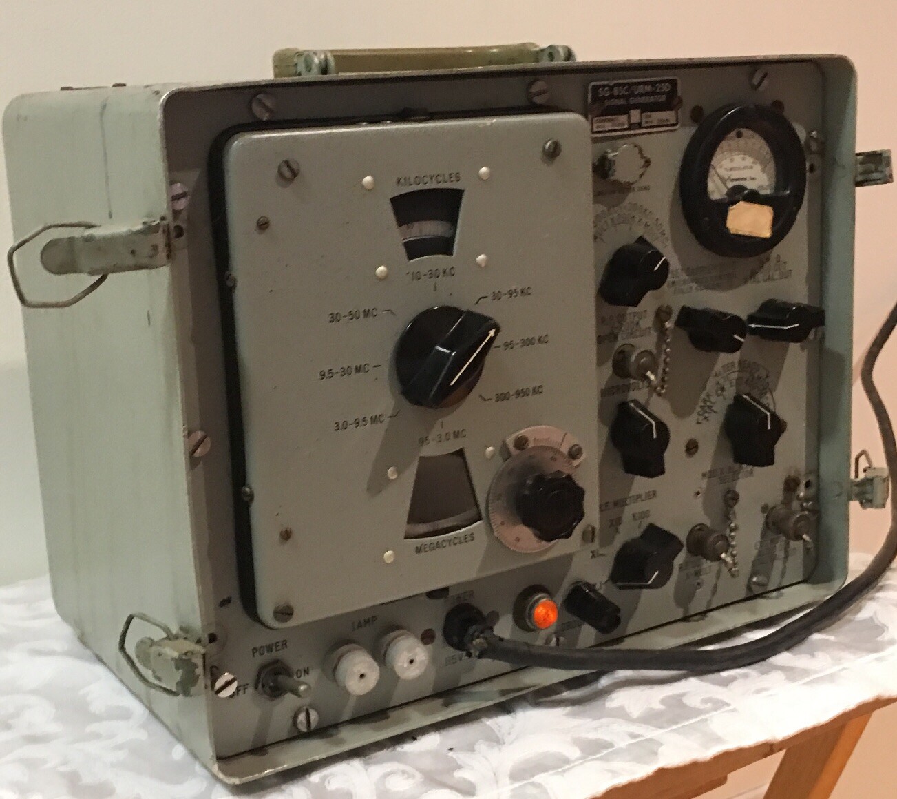 vintage U.S. navy dept rf signal generator set AN/URM- 25G -SG-85C/URM ...