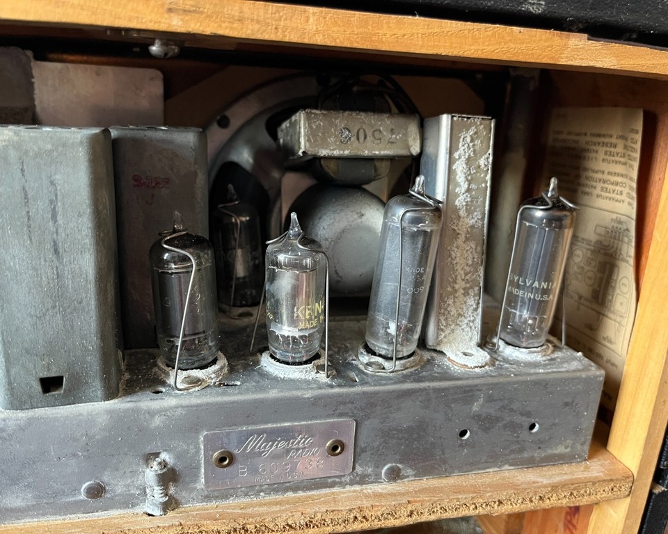 Vintage 1940's Mighty Monarch Of The Air 7P420 4705 Tube Radio AC-DC ...