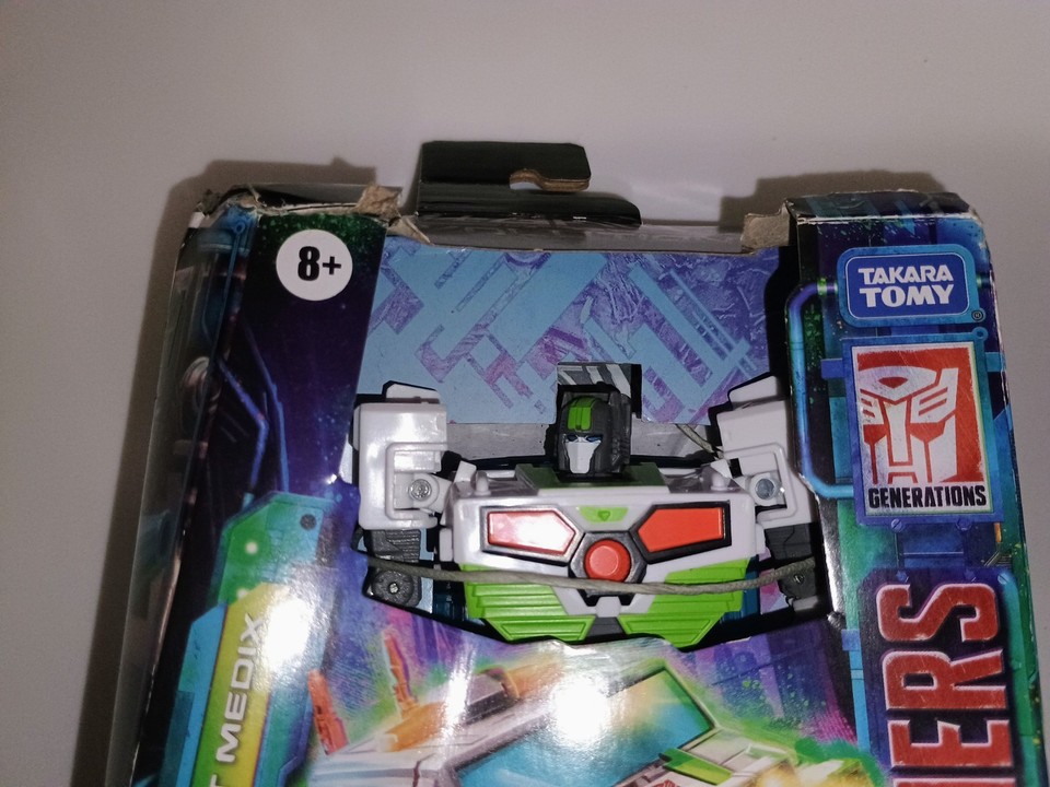 AUTOBOT MEDIX - Transformers: Legacy - Evolution, NEW RIPPED BOX ...