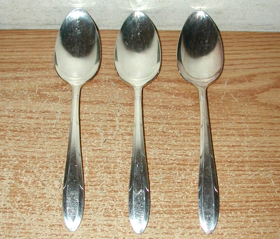 VINTAGE NOBILITY PLATE REVERIE 46-PIECE SILVERWARE FLATWARE SET IN WOOD ...