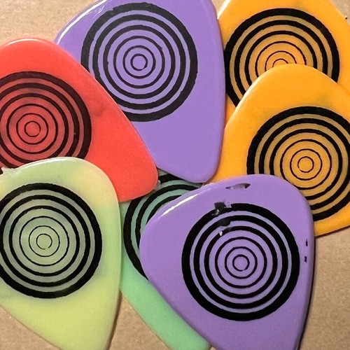 Optical illusion Vintage Guitar Picks in Multicolor Standard **Lot of 7 ...