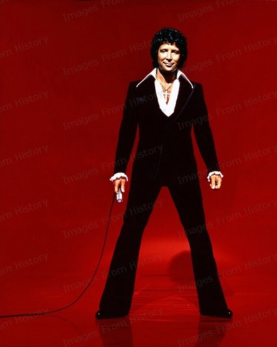8x10 Print Tom Jones on Stage Performing 1968 #5502523 - Picture 1 of 1