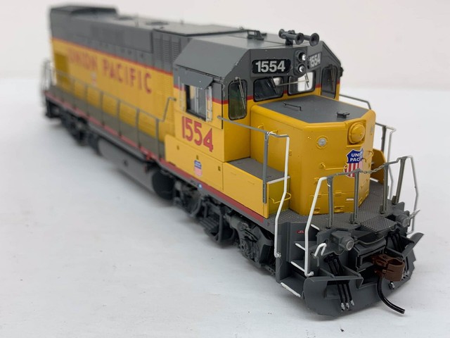 Genesis Union Pacific GP15-1 #1554 (ex-CNW) Diesel Locomotive G68024 HO ...