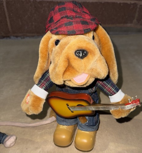 Animated Dueling Banjos Bloodhound Mouse Foot Stomping Banjo Playing ...