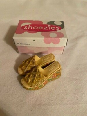Hasbro SHOEZIES finger shoe puppets platform tan slide in sandals with ...