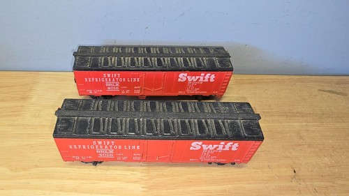 2 x Unbranded Swift Refrigerator SRLX 4016 Model Freight Train Railroad ...