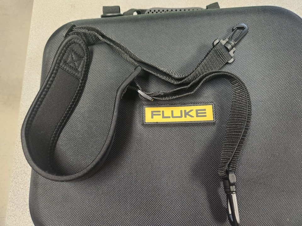 Fluke Large Semi Rigid Soft Carrying Case, 15"-13"-3 " OD, Divider ...