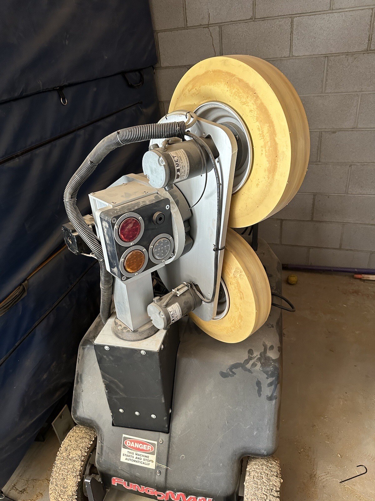 Fungoman FM 150 S Automatic Wireless Pitching Machine | eBay