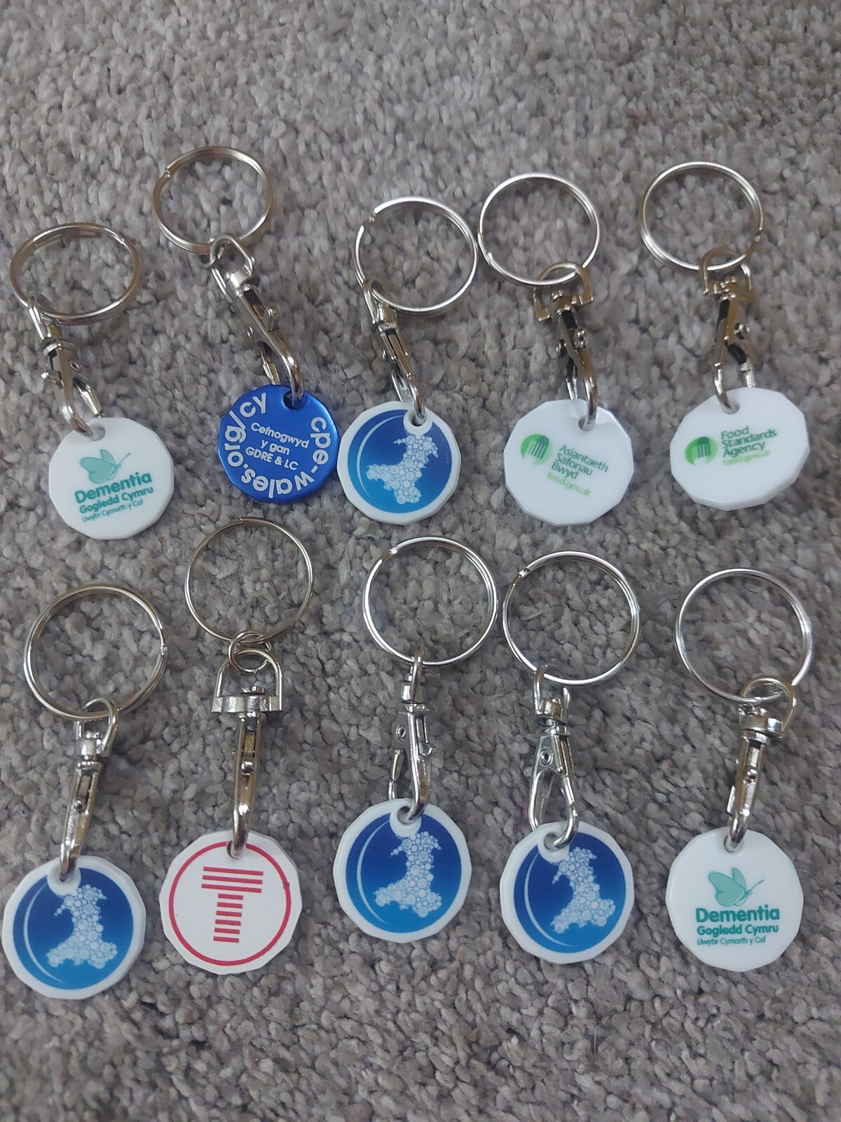BUNDLE 10 VARIOUS PLASTIC KEYRING COLLECTABLE SHOPPING TROLLEY TOKENS ...