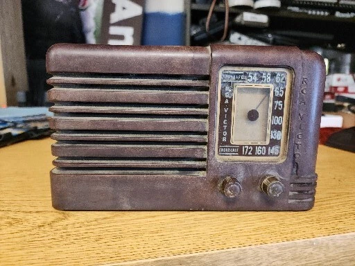 Old RCA Tube Radio - Electronics