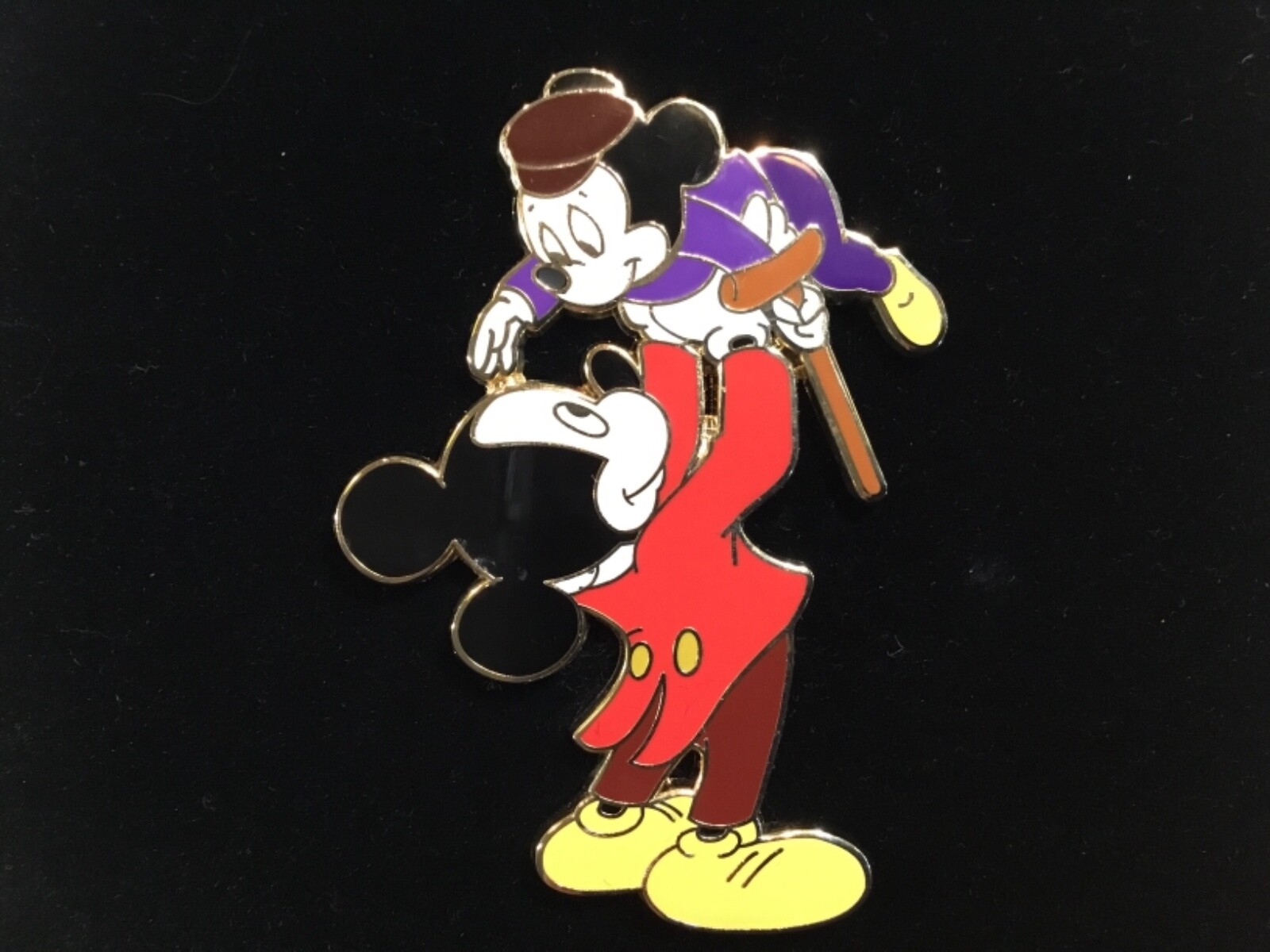 New Rare Disney Pin Trading LE100 Lot 326 LE100 Mickey Mouse Holding ...