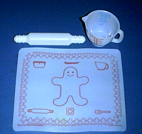 TUPPERWARE Mini-Mix-it Set Toy Rolling Pin, Pastry Sheet & Measuring ...