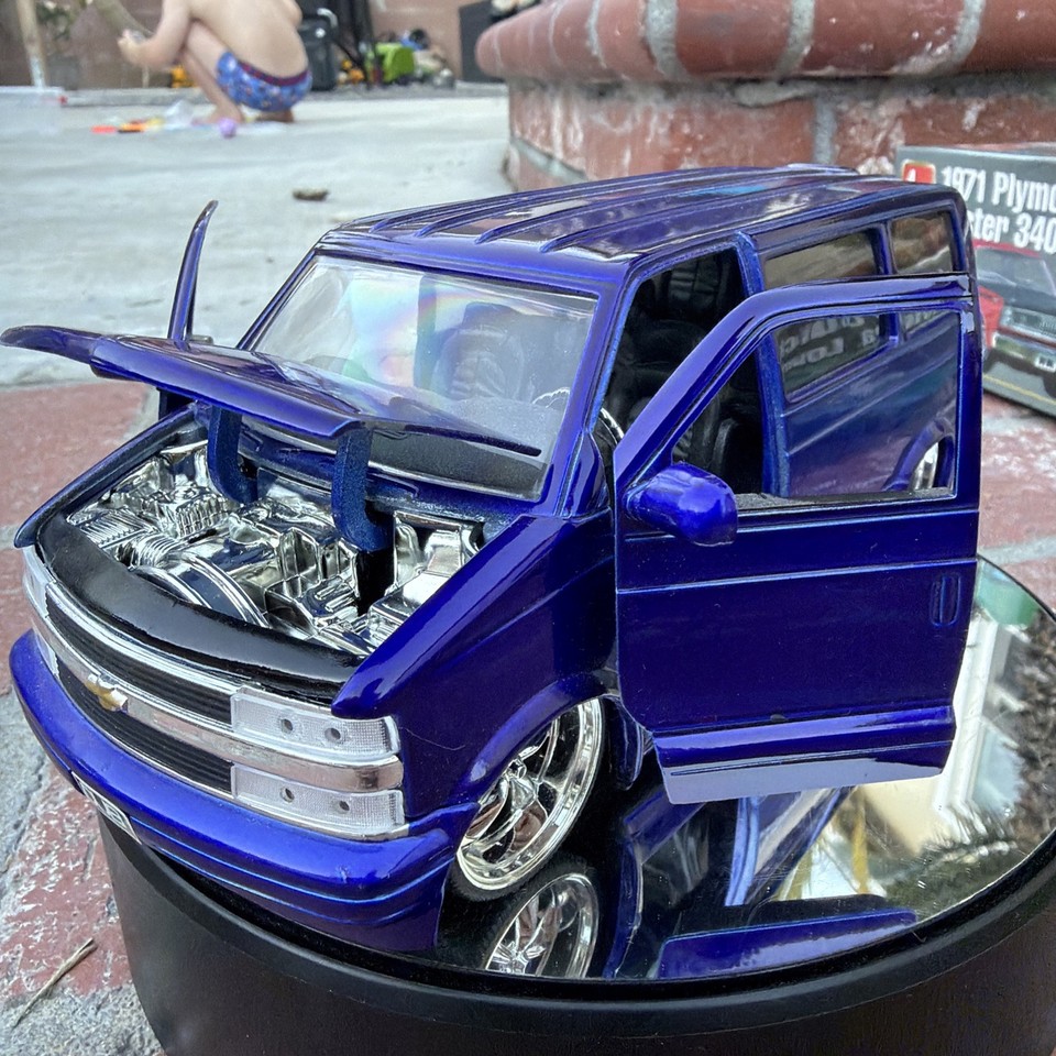 Jada Toys Dub Edition, 2001 Chevrolet Astro Van Scale 1–24 Number 50191 ...