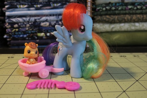 My Little Pony G4 2010 Rainbow Dash w/ Comb, Wagon and Squirrel Friend ...