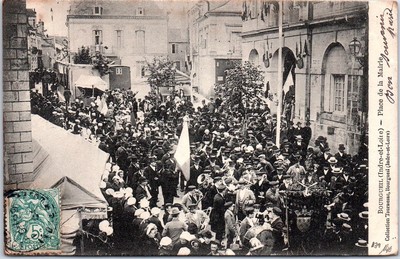37 BOURGUEIL - la place de la mairie un jour de fete | eBay