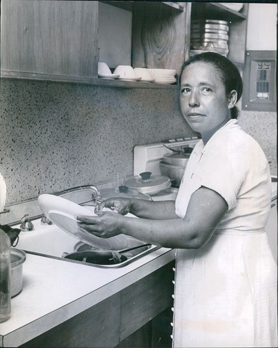 1981 Photo Puerto Rico Beautiful Woman Dishwasher Kitchen Worker Sink ...