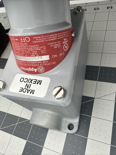 Appleton EFSC1752023 20A 125V Explosion-Proof U-Line Receptacle & Iron ...