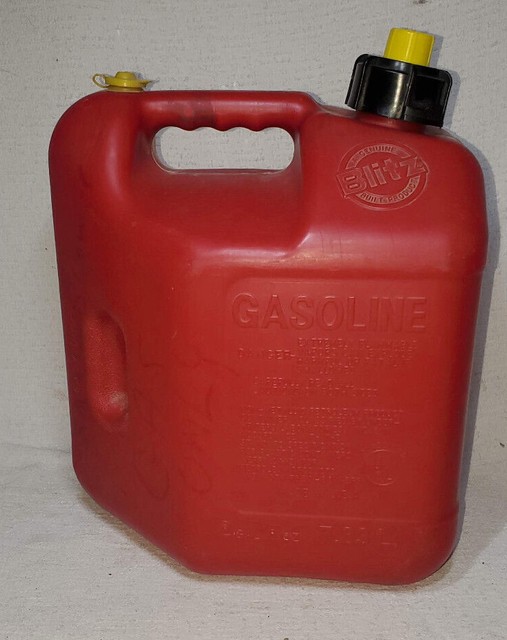Vintage Blitz 11810 Red Ploy Preban 2 gal 8 oz / 7.83 l Gas Can Vented ...