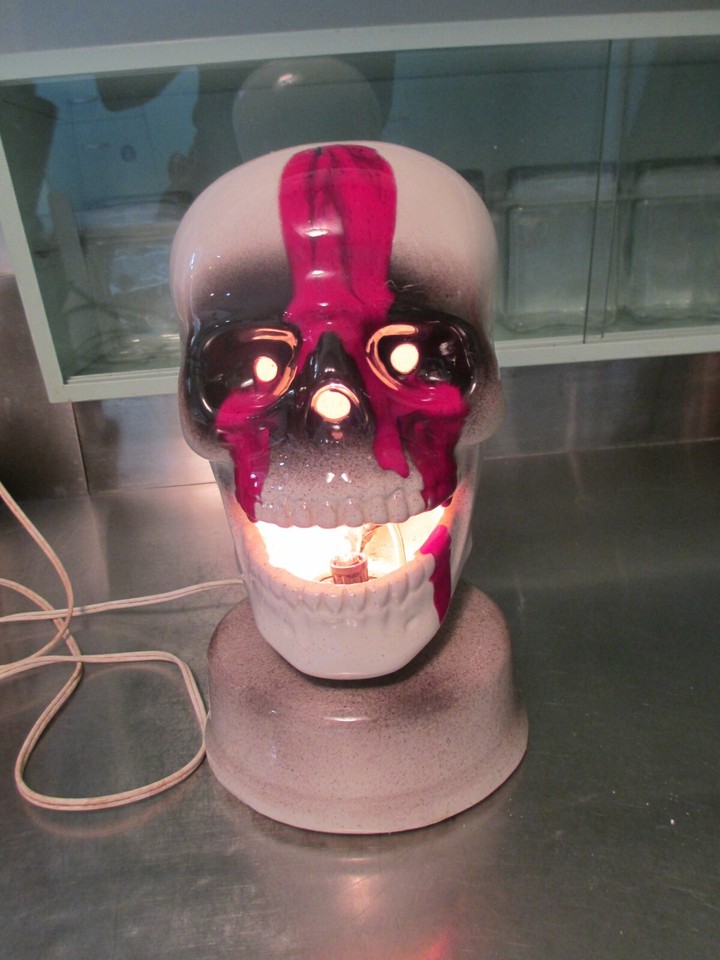VTG HALLOWEEN Bloody SKULL TABLE LAMP | eBay