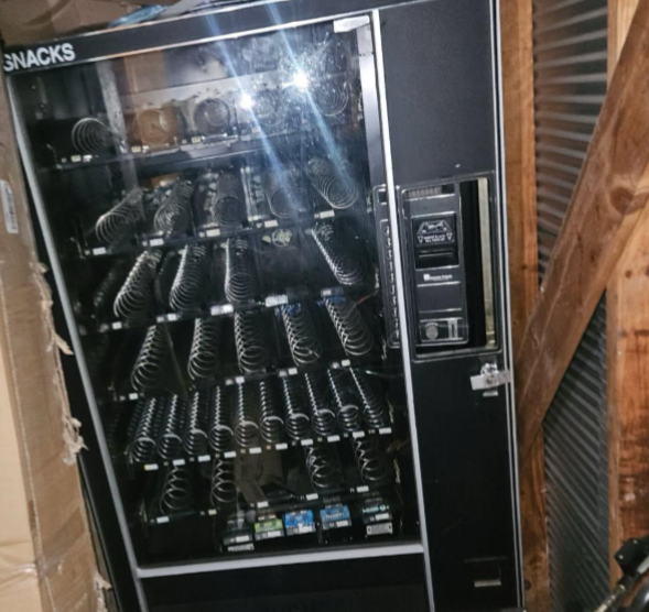 AP 113 REFURBISHED SNACK VENDING MACHINE AUTOMATIC PRODUCTS w/CREDIT ...