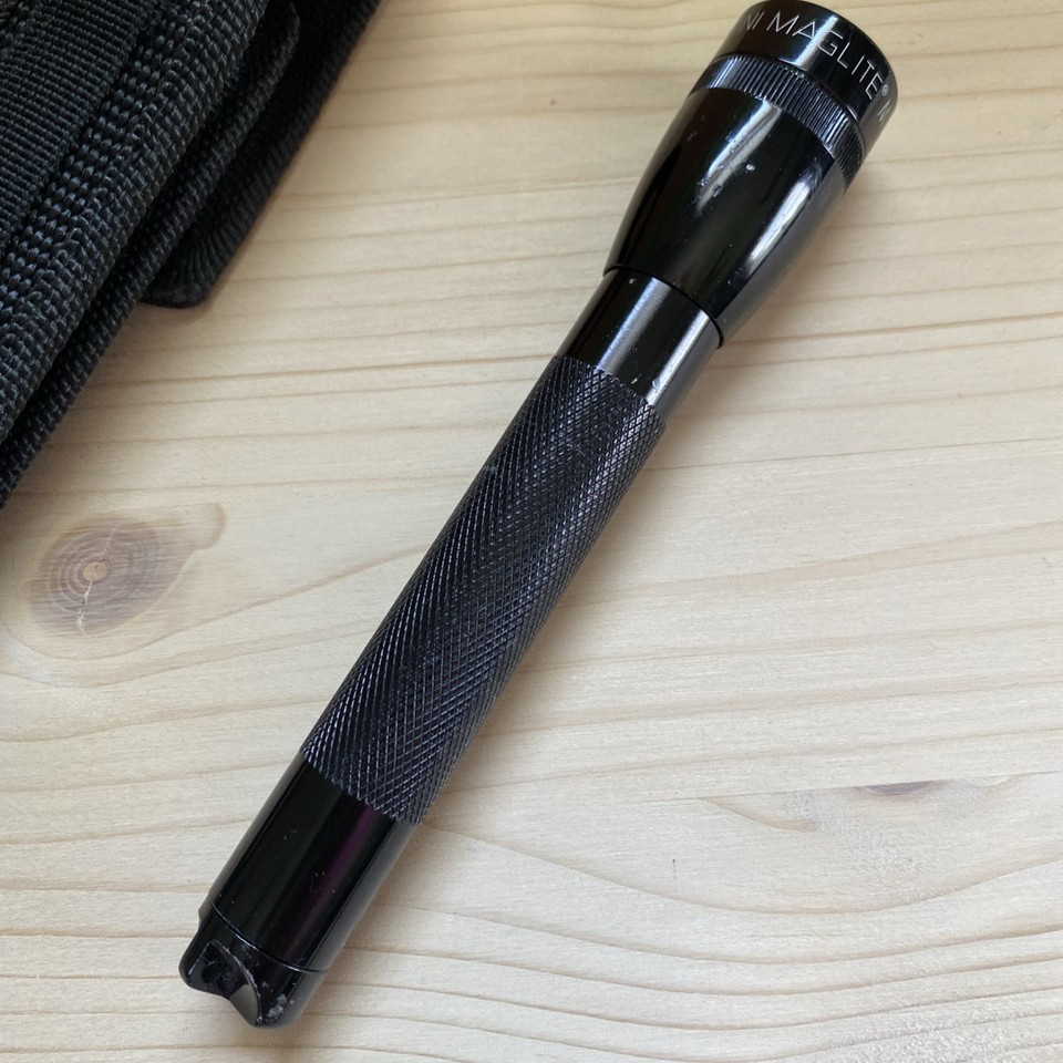Mini Maglite Black 2 AA Cell LED Flashlight with Carrying Case & spare ...