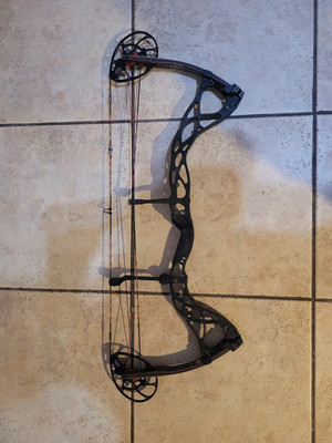 Bowtech Destroyer 340 compound bow 70# RH Draw | eBay