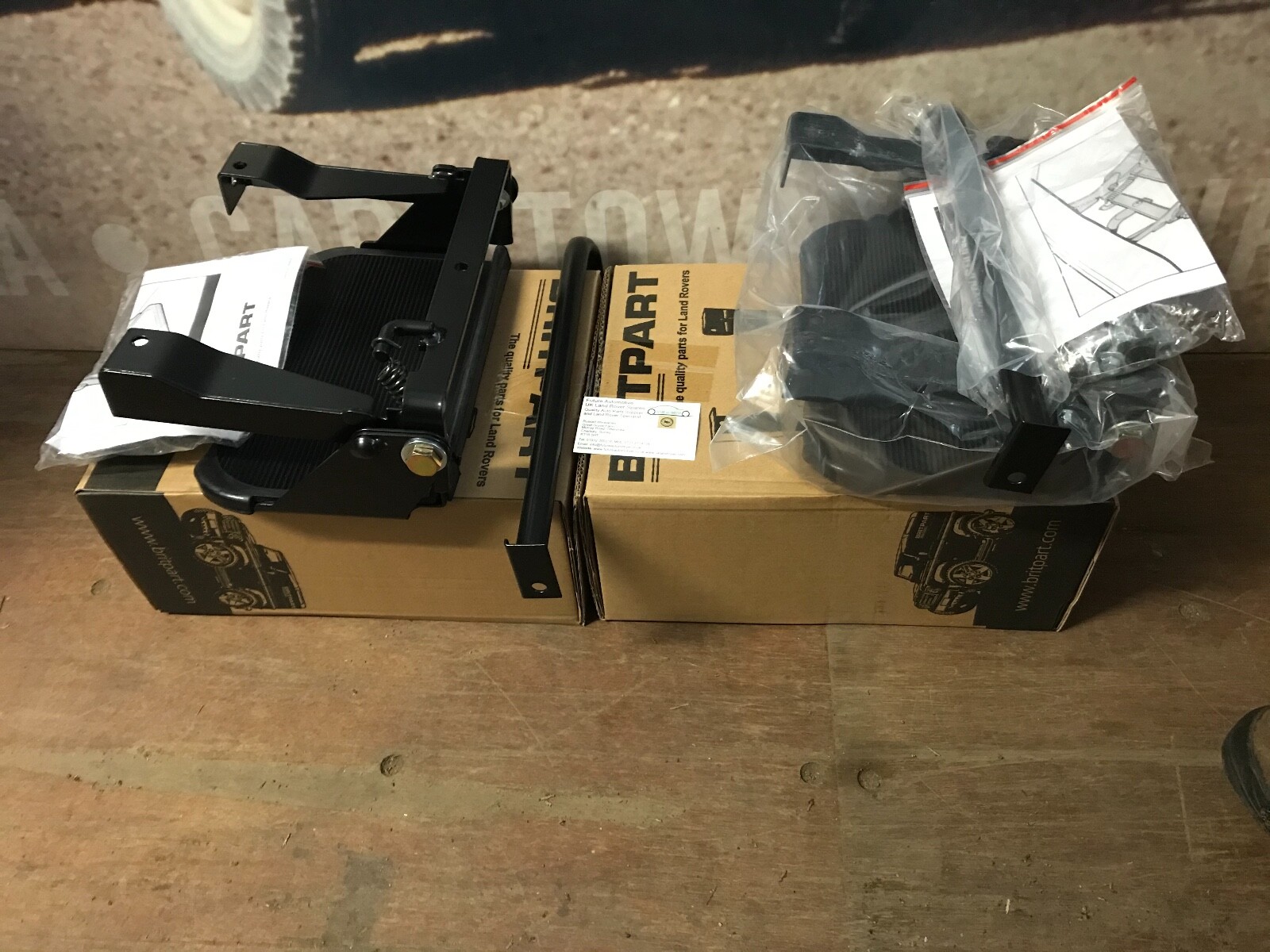 A PAIR OF (2) LAND ROVER DEFENDER 90/110/130 FOLDING SIDE STEP KIT ...