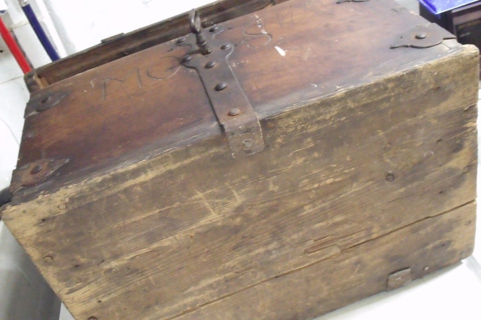 17TH CENTURY NORWEGIAN IMMIGRANTS IRON BOUND HARDWOOD LOCK BOX TRUNK 'M ...
