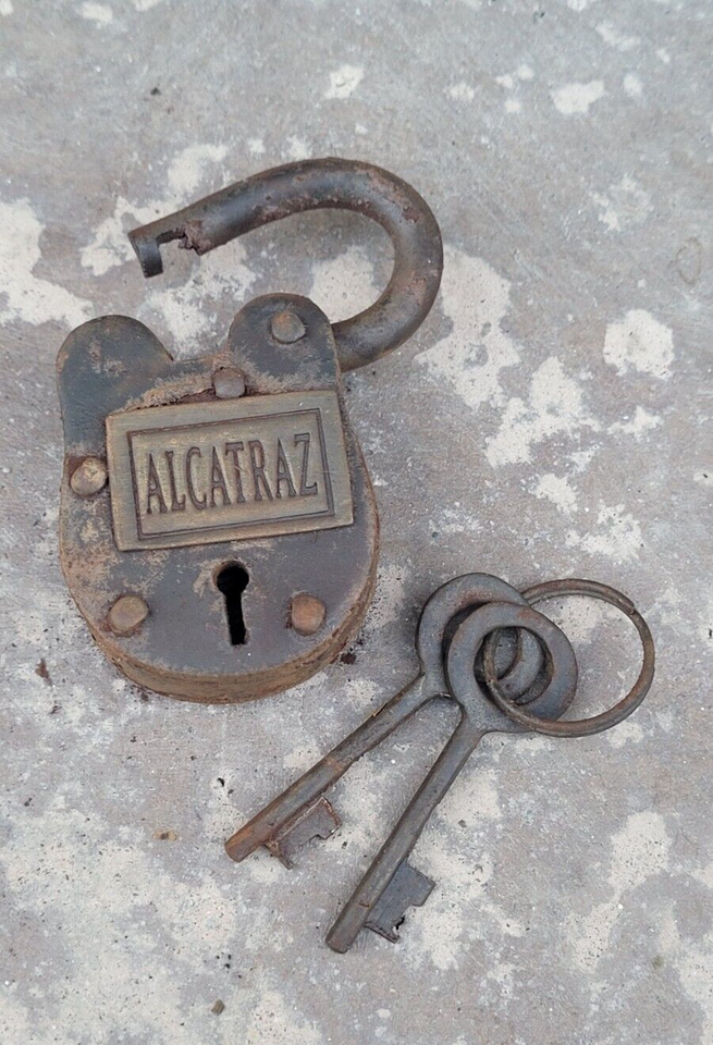 Reproduction Alcatraz Prison Working Cast Iron Lock With 2 Keys Western ...