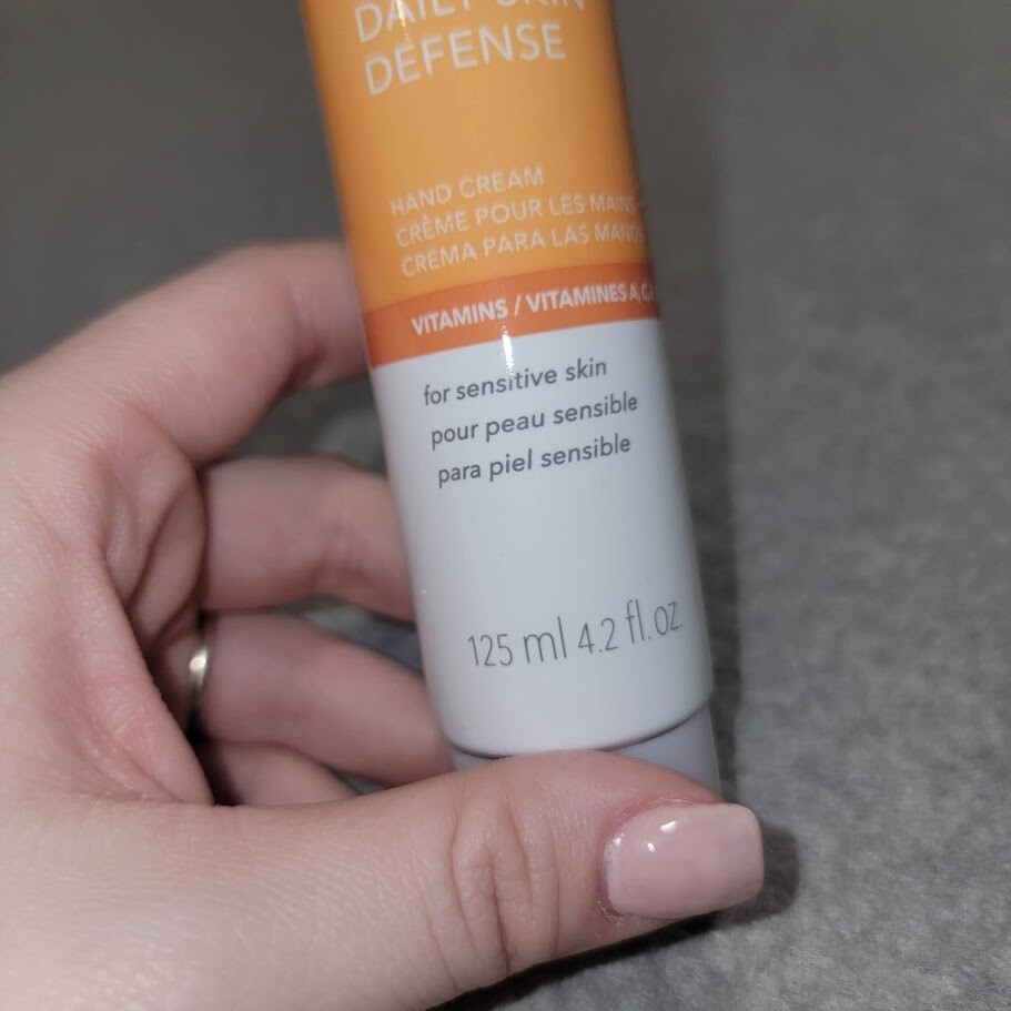 AVON Moisture Therapy Daily Skin Defense Hand Cream NEW/Sealed 2014 | eBay