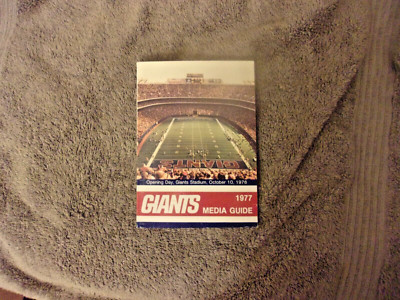 1977 NEW YORK GIANTS MEDIA GUIDE Yearbook LARRY CSONKA BRAD VAN PELT ...