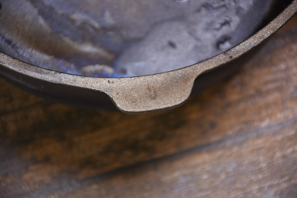 WENZEL 1887 Cast Iron Footed Dutch Oven Roaster Camping Pot w/ Lid ...