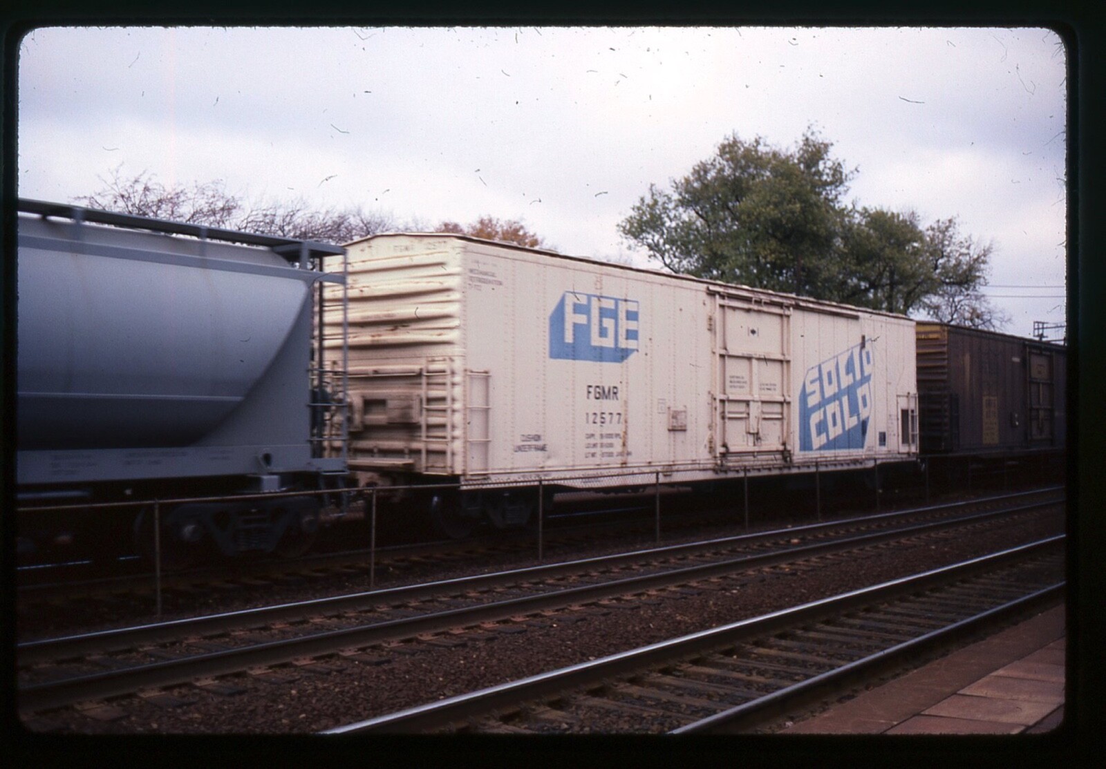 Railroad Slide - FGMR FGE #12577 Solid Cold Box Car 1987 Hinsdale IL ...