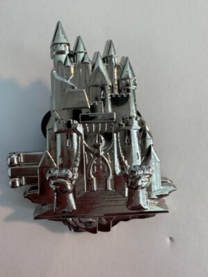 Disney Heroes Vs. Villains Villains’ Lair Hinge Pin Maleficent LE 250 ...