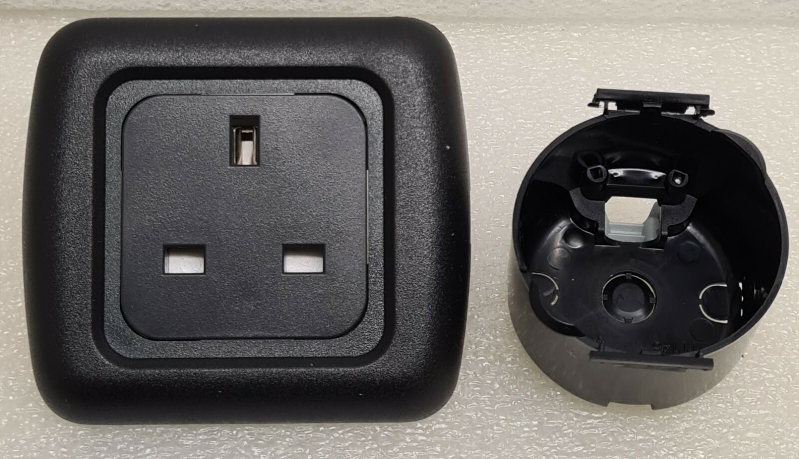 CBE C-LINE SINGLE 240V 3 PIN 13A SOCKET & BACKBOX caravan campervan ...