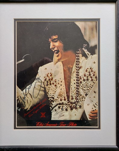 ELVIS PRESLEY Authentic Autograph Signed 1975 Souvenir Tour Photo with ...