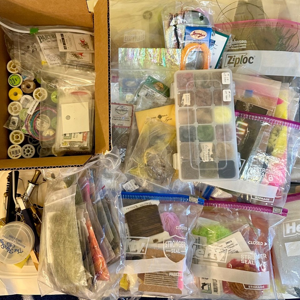 LARGE lot of fly tying materials (+275 packs and loose items) - see 14 ...