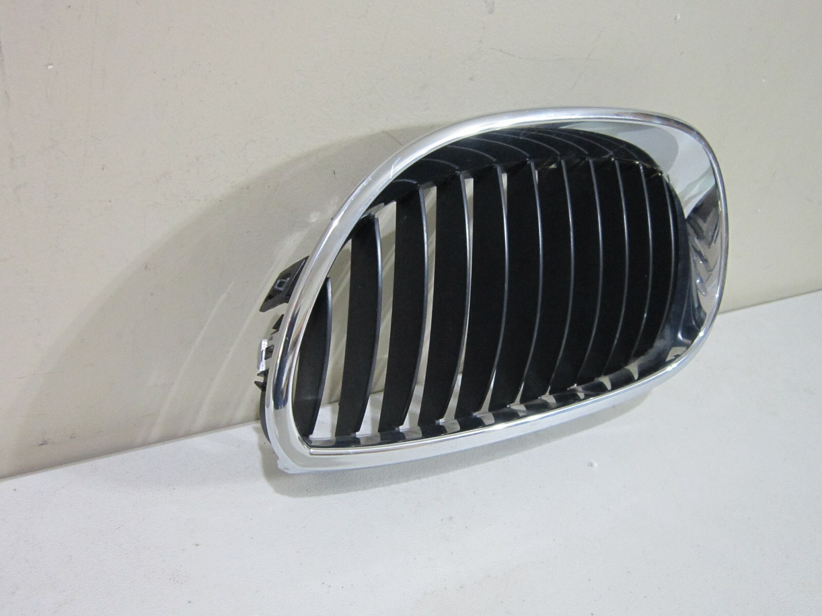 BMW 5 E60 FRONT BUMPER LEFT RADIATOR GRILLE W / CHROME OEM 51137027061 ...