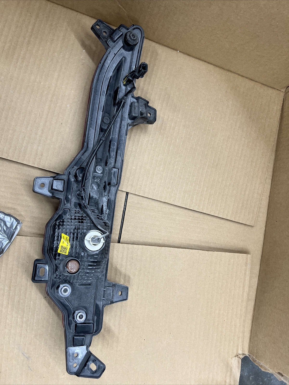 Hyundai 92405-S8500 LAMP ASSY-REAR FOG & R/REFL,LH | eBay