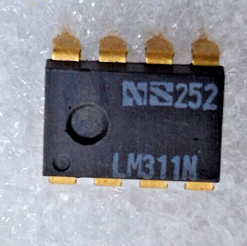 National Semiconductor LM311N / Voltage Comparator/Gold 8 DIP/Mil. Spec ...
