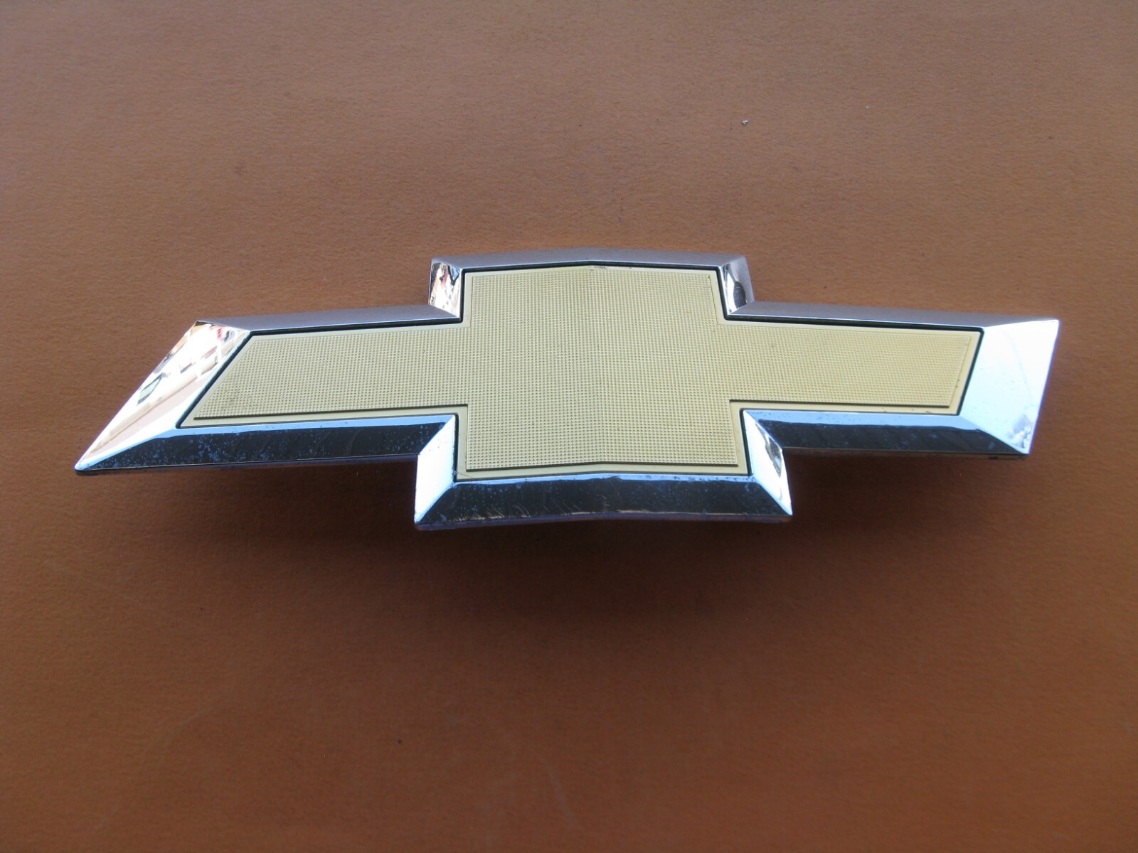 15 16 17 18 19 CHEVY COLORADO FRONT GRILLE EMBLEM BADGE LOGO SYMBOL ...